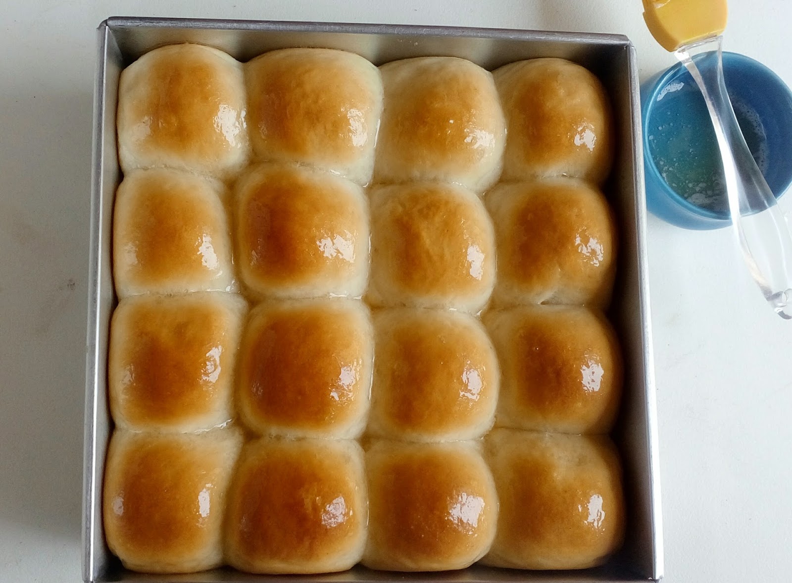 The Passionate Sisters: Eggless Soft and Fluffy Ladi Pav Buns / Dinner ...