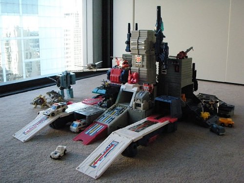 Heroic Decepticon: C-114: Fortress Maximus starring in Autobot City: Earth