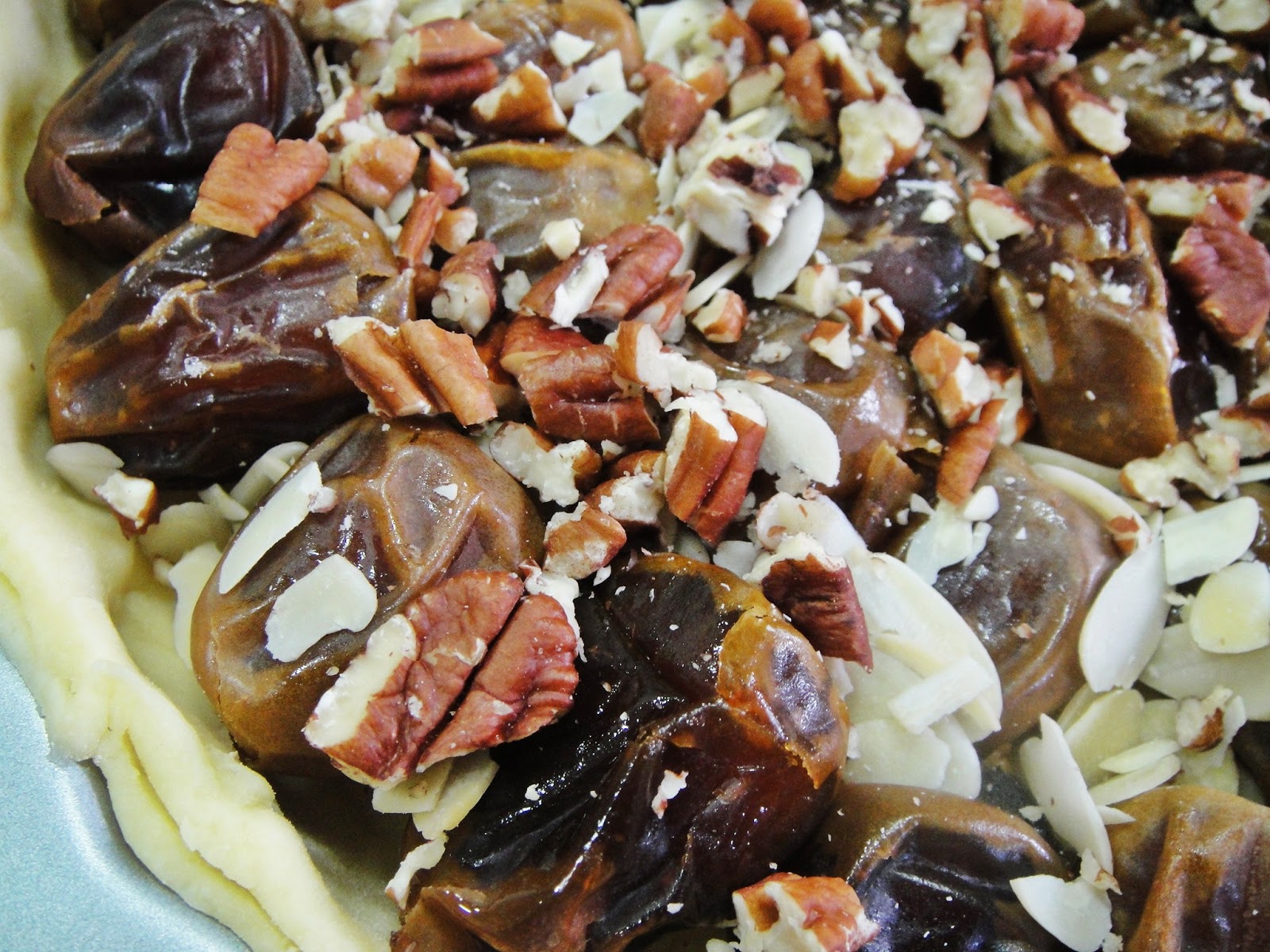 Maryam's Culinary Wonders: 1104. Date Rahash Tart