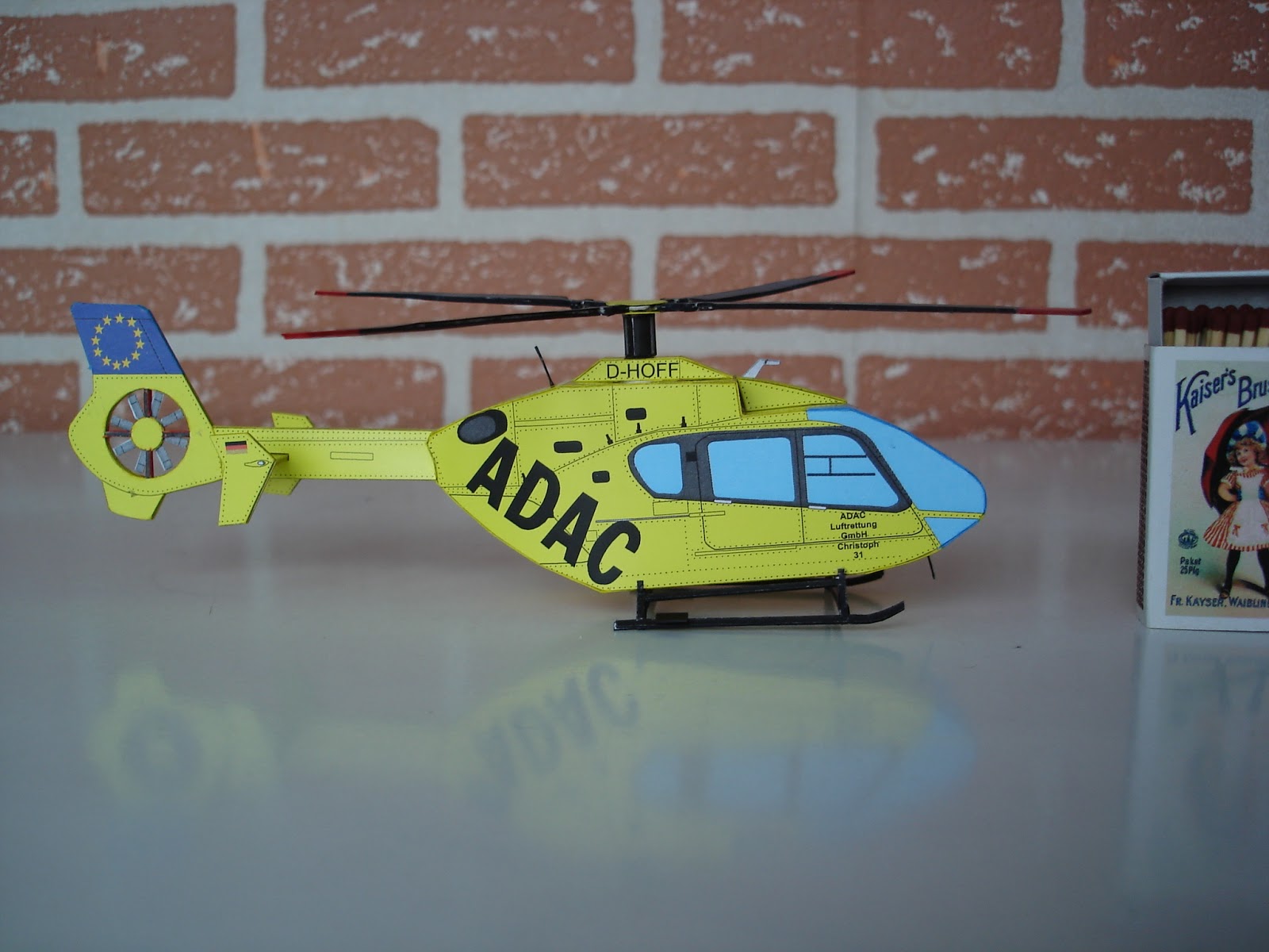 papierove-modely: Eurocopter EC-135 ADAC