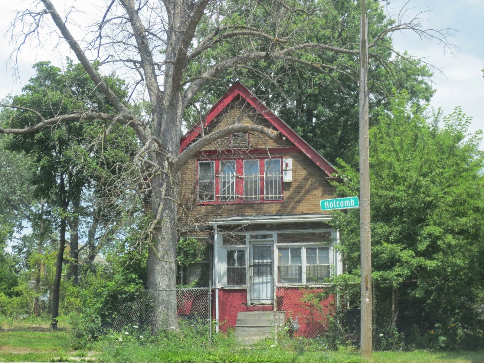 Detroit's post apocalyptic wasteland. Where have all the people gone ...