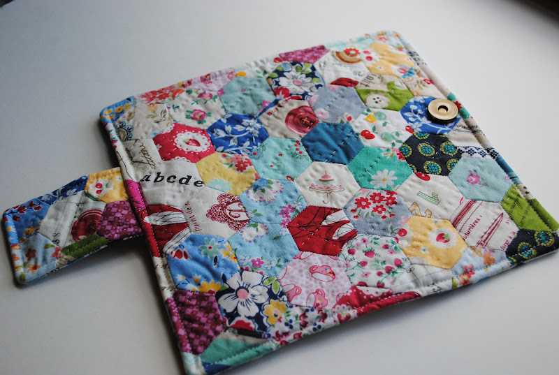 1/4" mark: Hexagon Patchwork Wallet