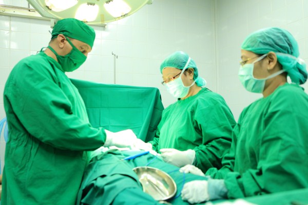 Mengapa Dokter Memakai Pakaian Warna Hijau Saat Melakukan Operasi? Ini ...