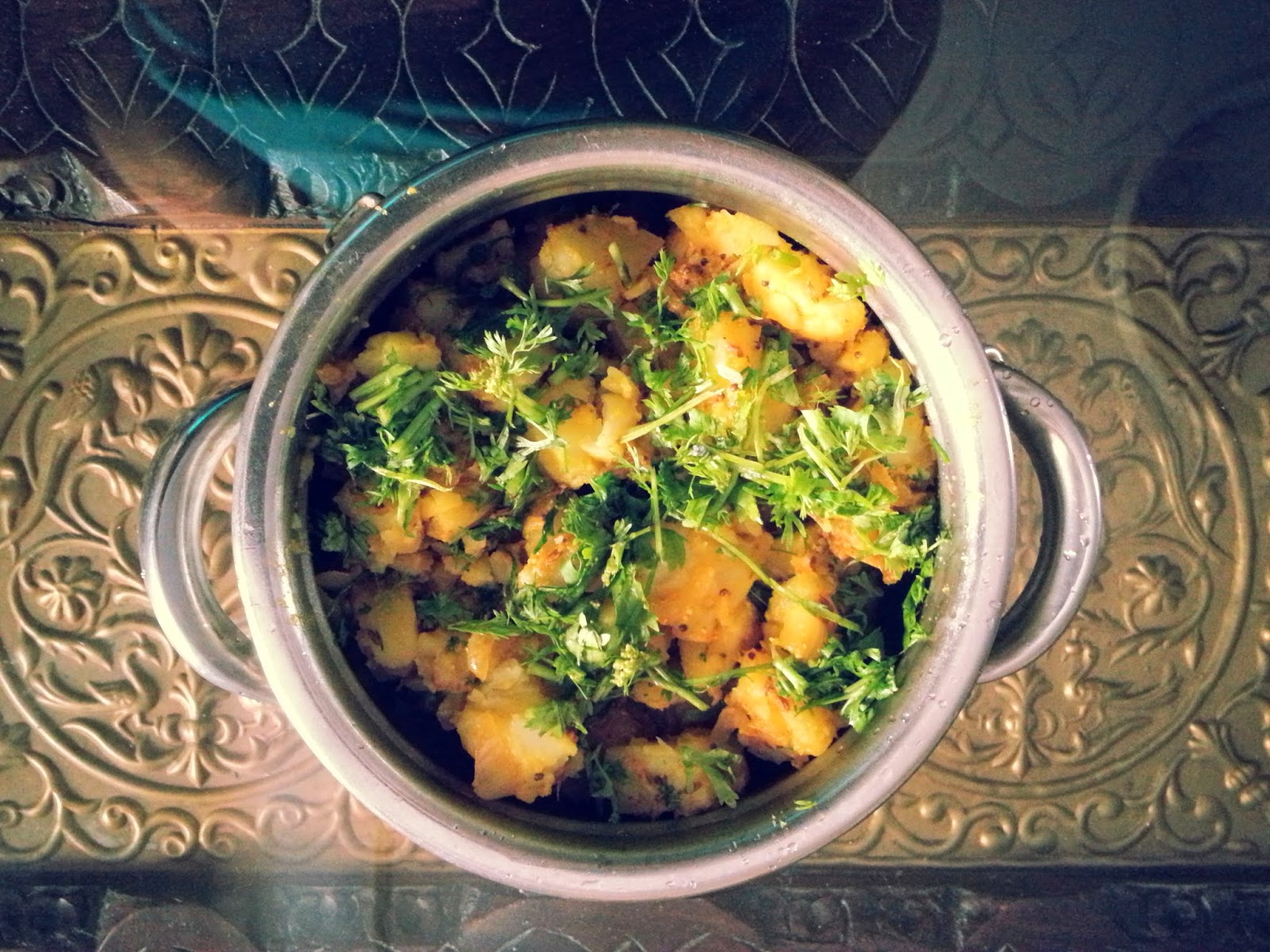 Dry Aloo Sabzi Recipe - Banana-breads.com
