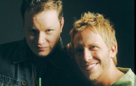 Sin Bandera ~ Pon Tu Musica | Musica Online