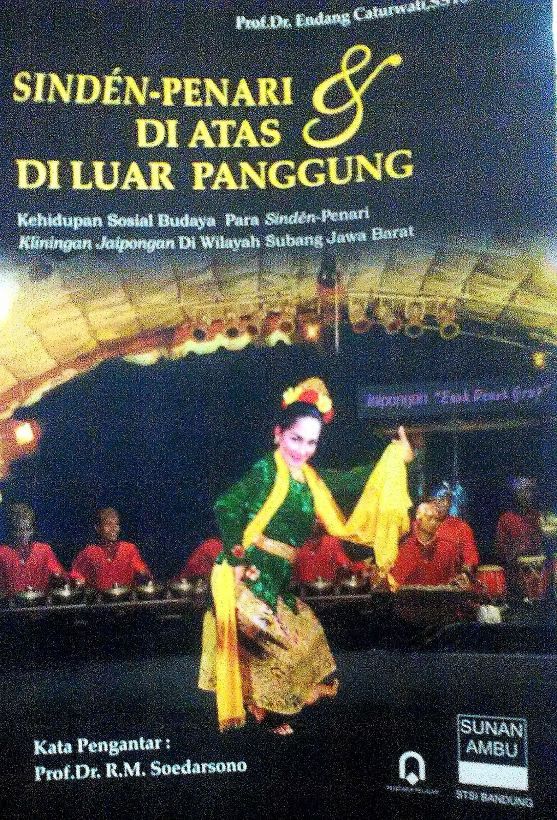 Toko Buku Sang Media : SINDEN PENARI DI ATAS DAN DI LUAR PANGGUNG