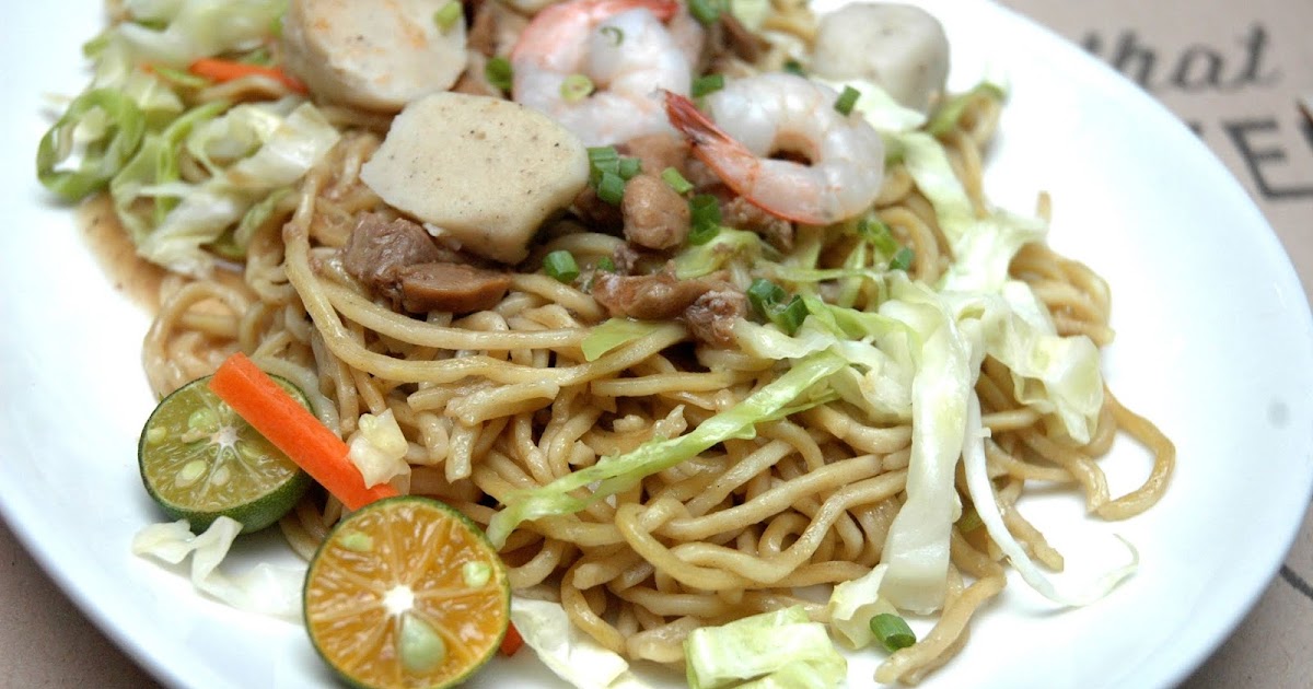 DUDE FOR FOOD: Afternoons at Max's...