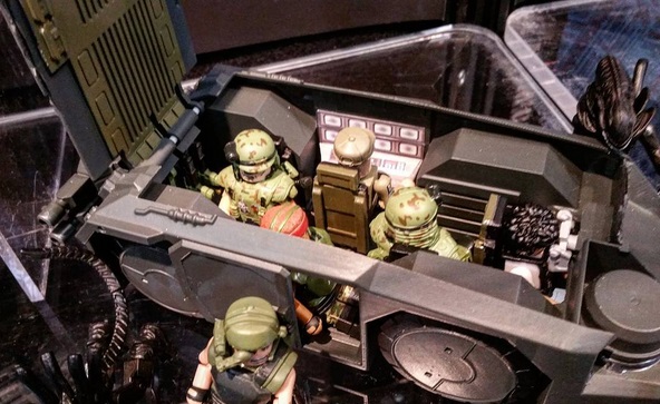 JIMSMASH ! ! !: MINIMATES - ALIENS: BATTLE-DAMAGED APC W/RIPLEY