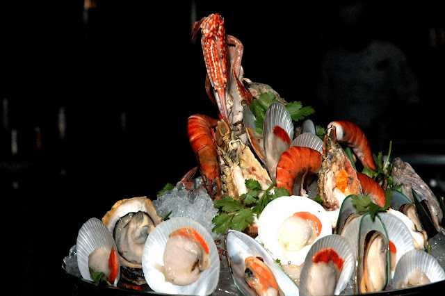 DUDE FOR FOOD: Oysters, Foie Gras, Strawberries, and Chocolate: A Pre ...