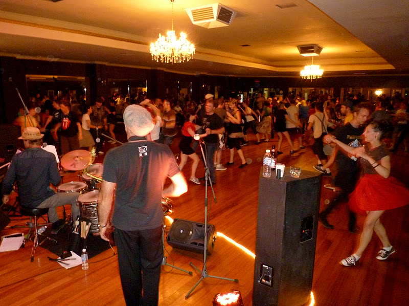 UK Ladies Fashion Blog: How To Dress Up For A Night Party