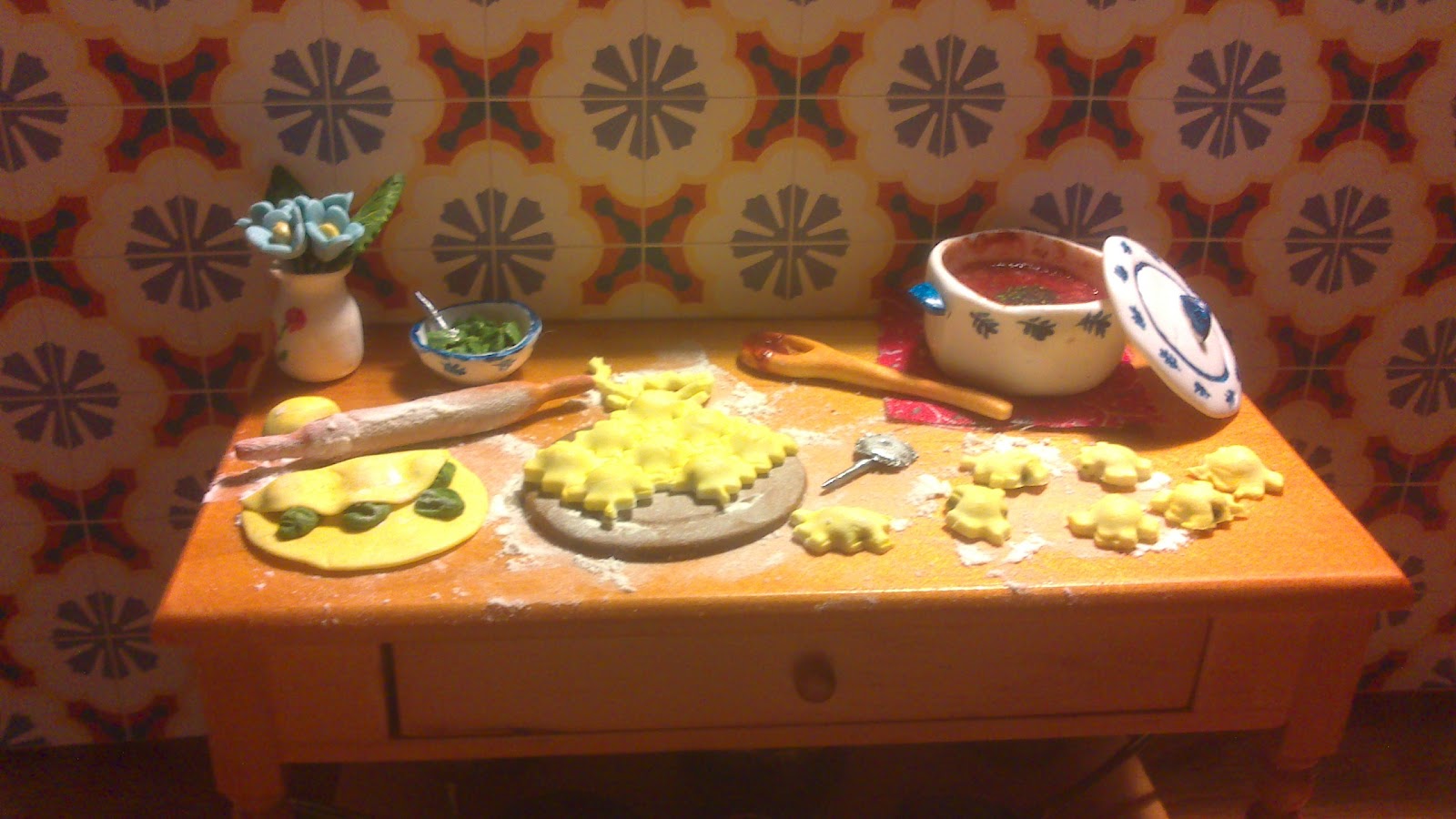 My Miniature World: Polymer Clay - Miniature Kitchen's Table Display!