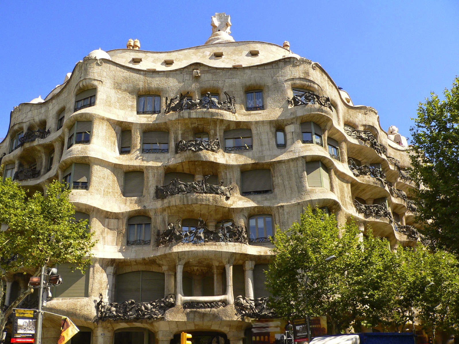DÍA 115, ANTONI GAUDÍ, El Arquitecto que "hizo" a Barcelona. ~ 365 Días ...