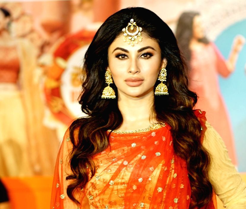 Glamorous Indian Tv Model Actress Mouni Roy At a special Durga Puja ...
