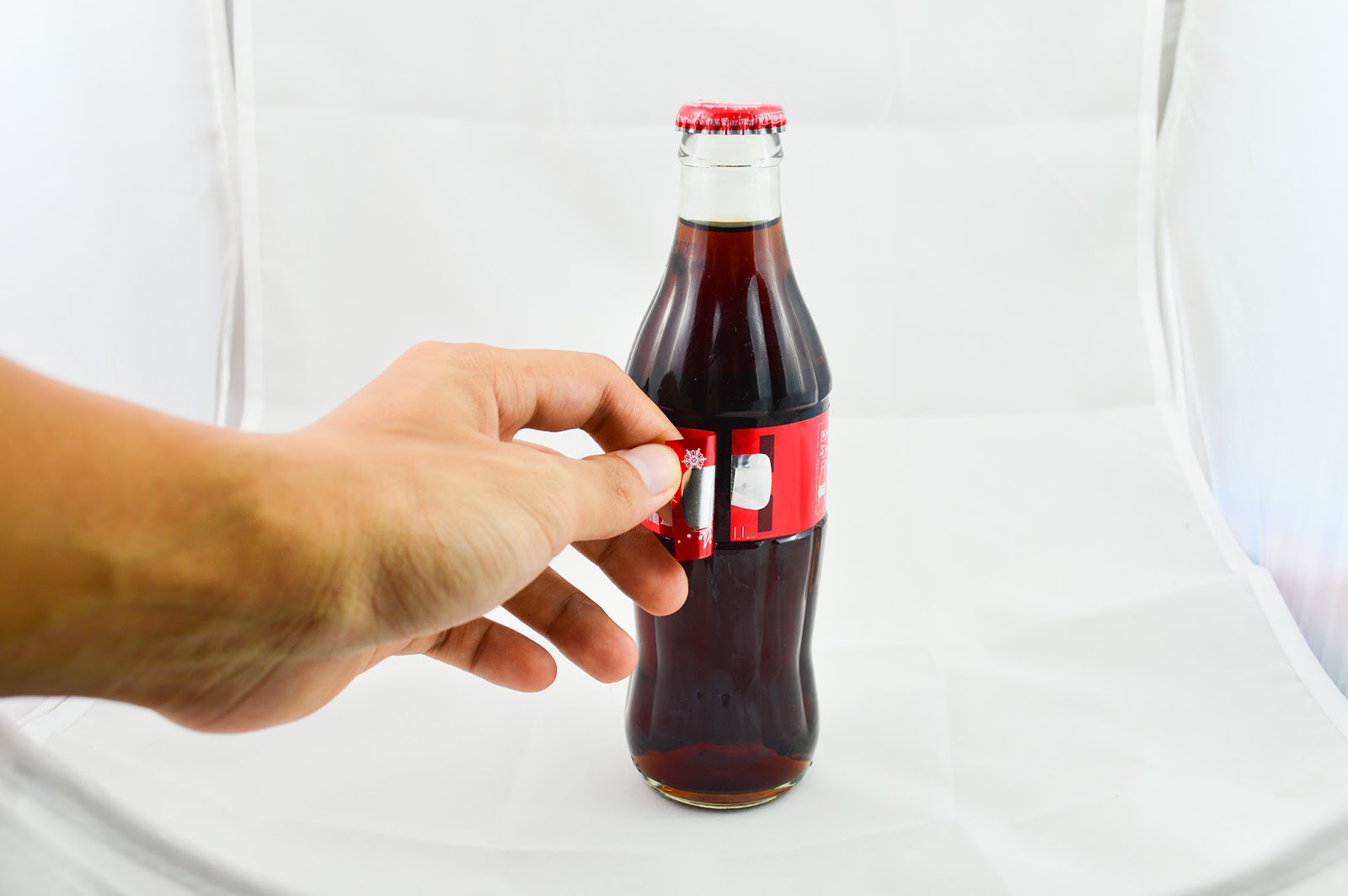 โค้กผูกโบว์ รุ่นพิเศษ เป็นของขวัญ ต้อนรับวันคริสมาสต์ได้