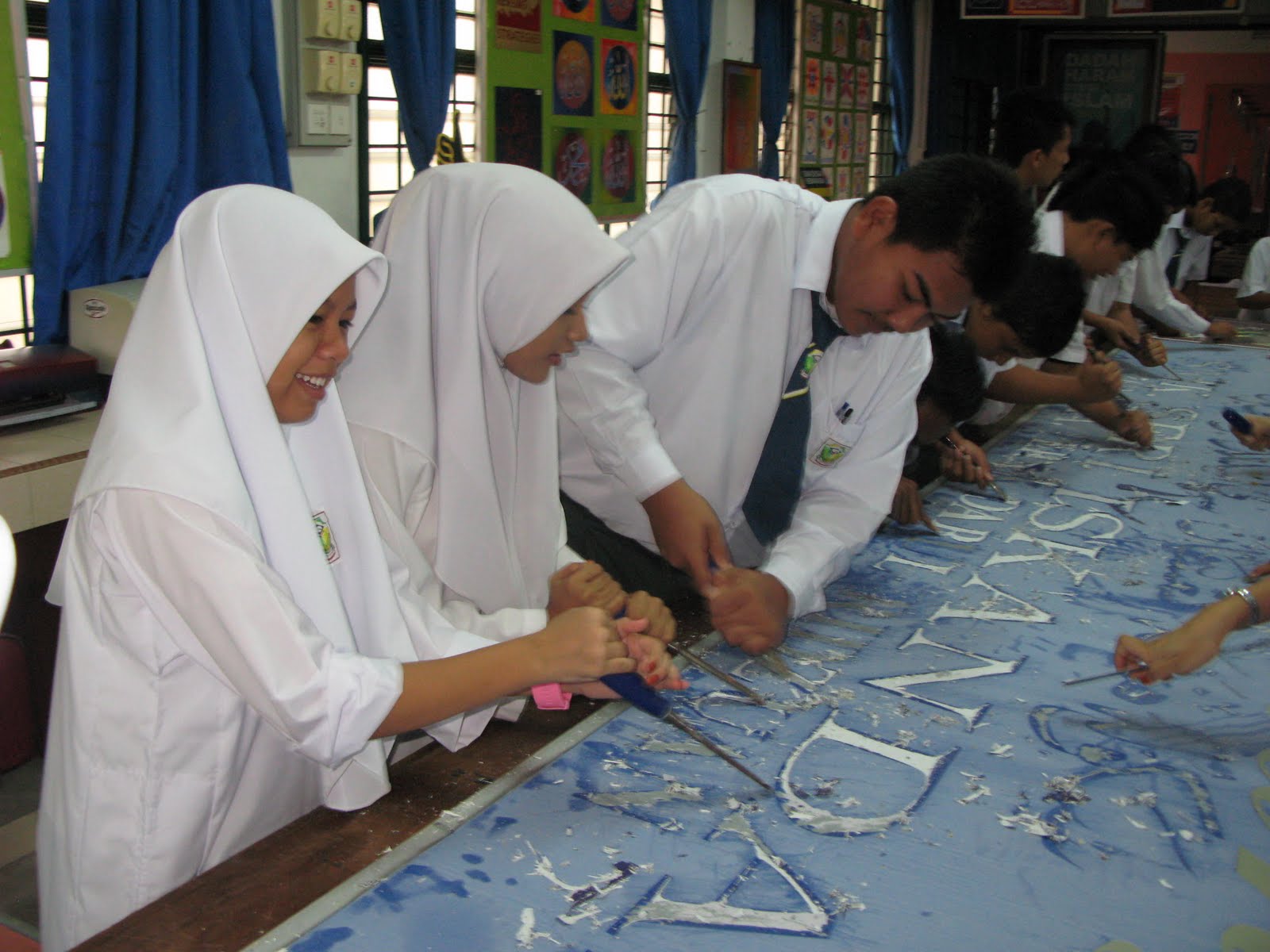 Seni Reka Tanda SMKSI: Menurunkan Papan Tanda Lama Sekolah SMKSI