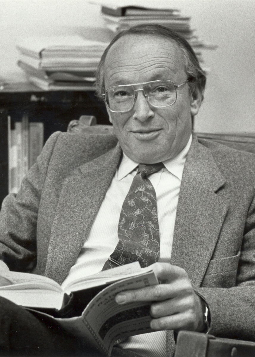 BIOGRAFI Philippe Nonet BESERTA PEMIKIRAN DAN ALIRAN FILSAFAT HUKUM ...