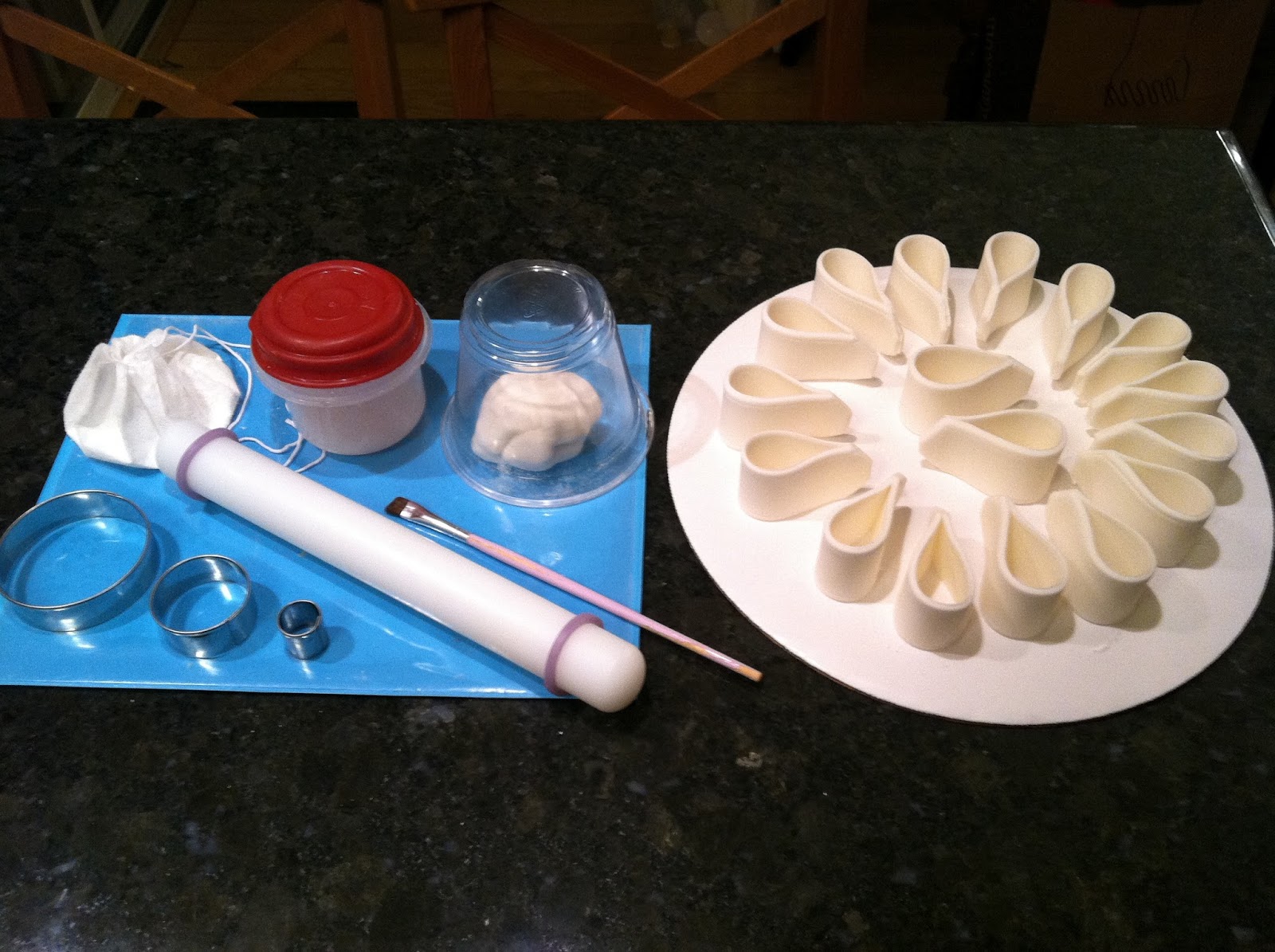 The Iced Queen: Loopy Fondant Bow