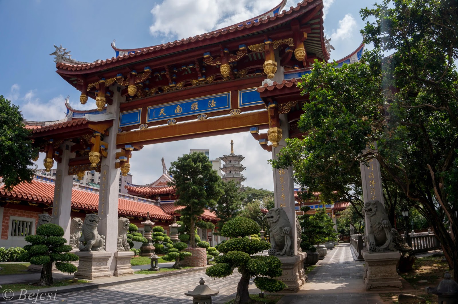 Temple Tour: Lian Shan Shuang Lin Monastery | Adventures of Bejcsi