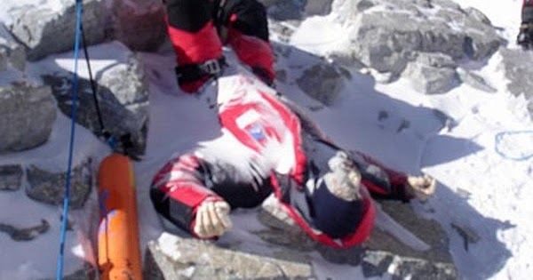 About History: The Bodies Of Dead Climbers On Everest Are Serving As ...