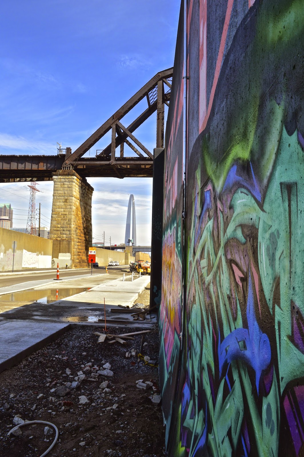 Jonah Boyd Photography : St. Louis Arch and Graffiti Wall