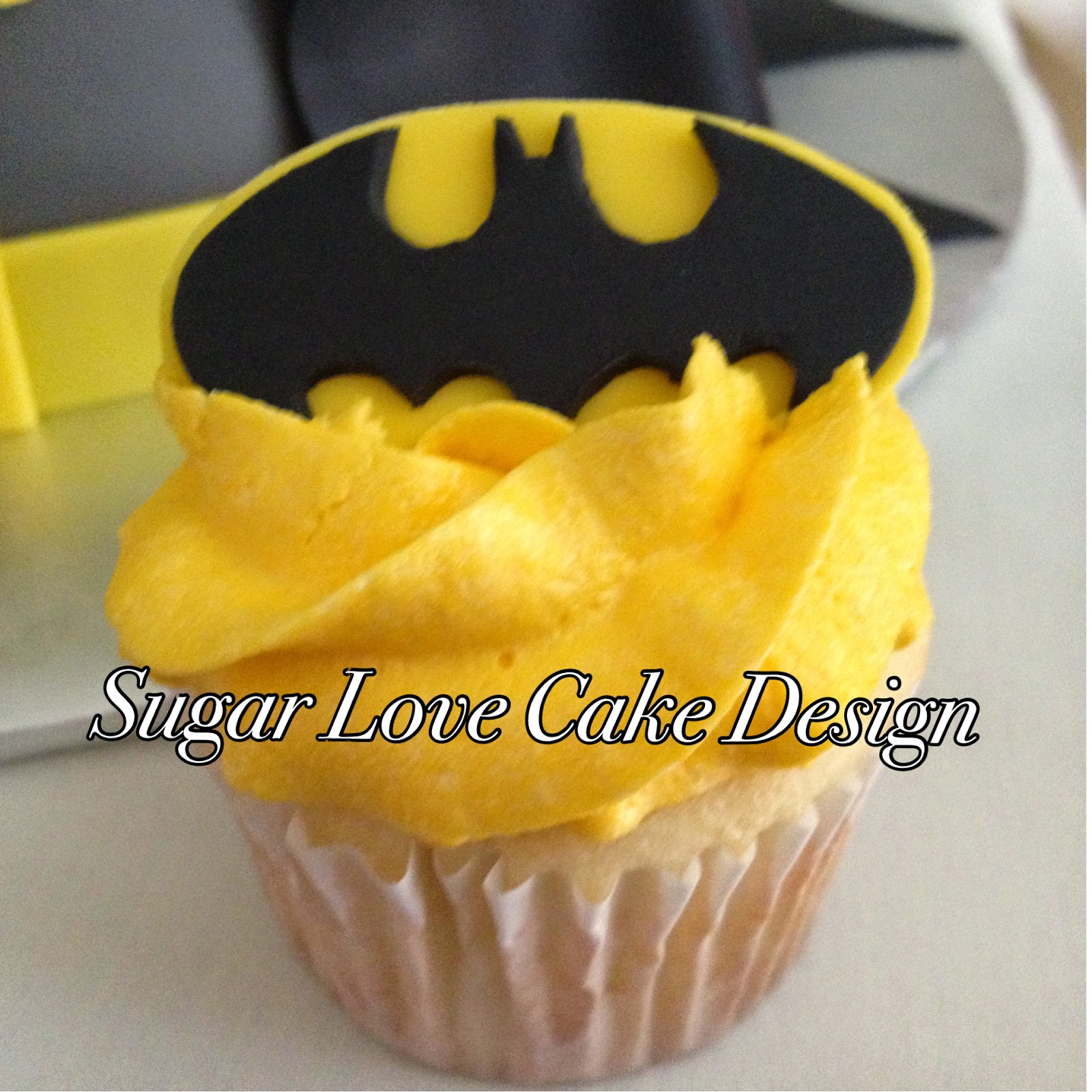 Sugar Love Cake Design: Batman, Take 2. This time with cupcakes.