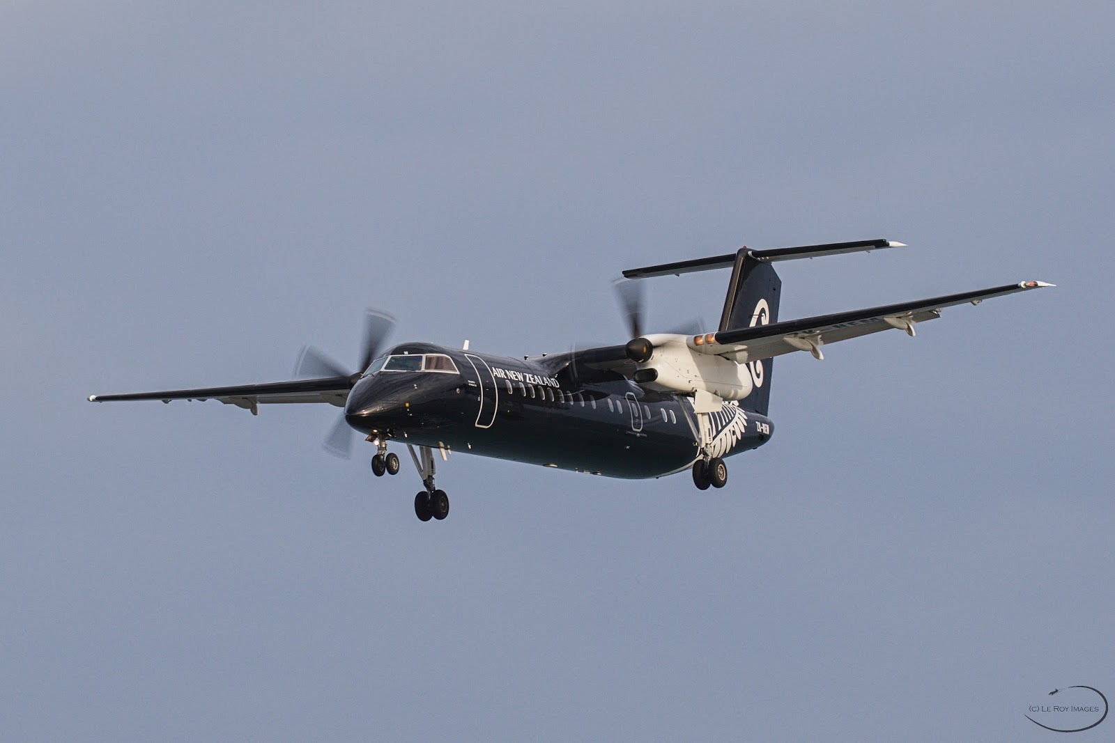 NZ Civil Aircraft: Black Q300