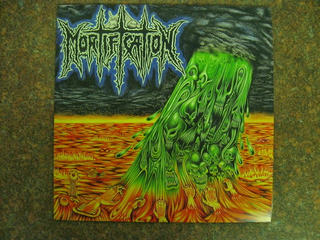 Mortifination: Confira fotos da versão em vinil do álbum Mortification