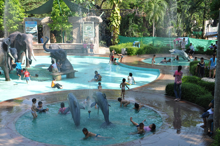 A journey through Asia - my Asia travels: Dusit ZOO in Bangkok Thailand