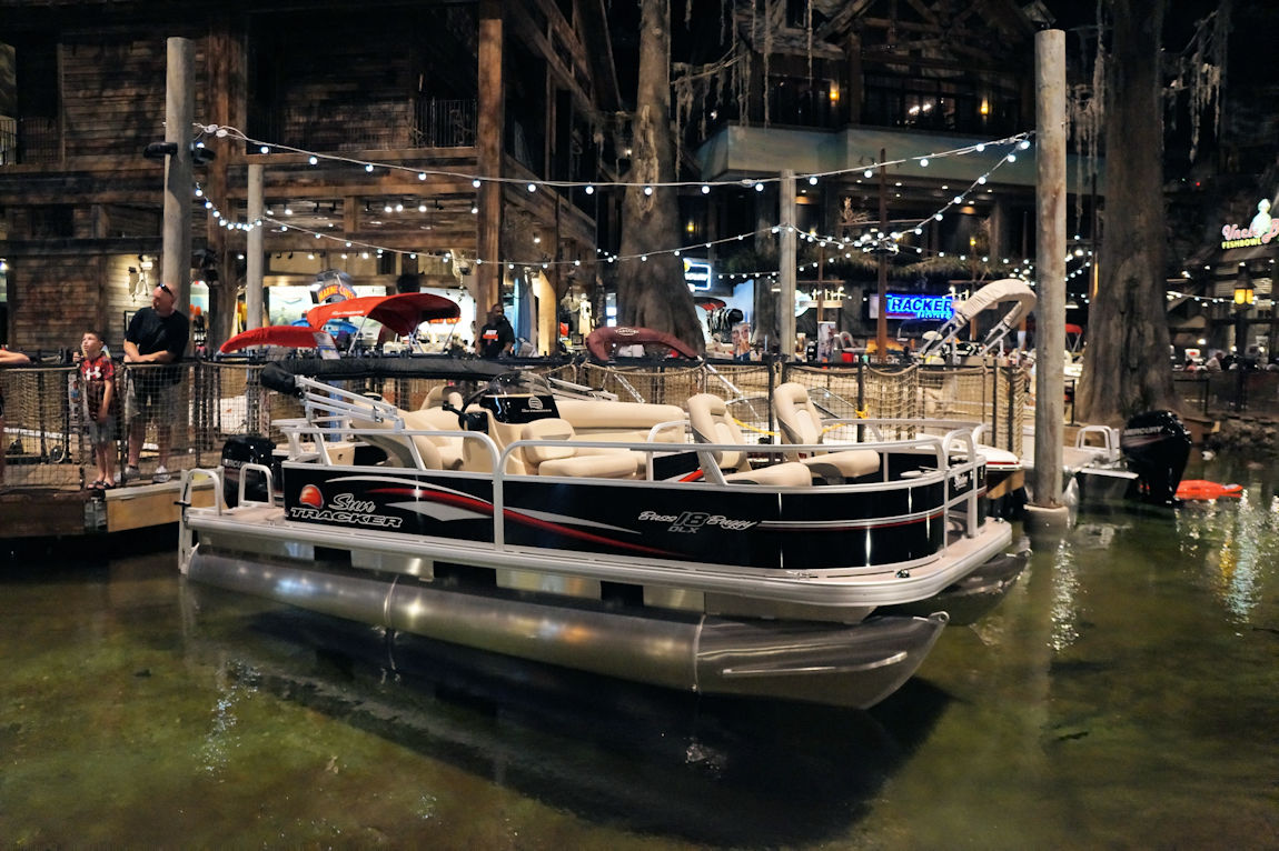 Memphis Mid-South Sights: Staying along the River Front; The Bass Pro ...