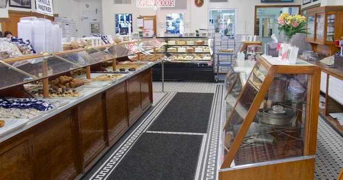 Food Hunter's Guide to Cuisine: Termini's Bros Bakery, A Philadelphia Icon