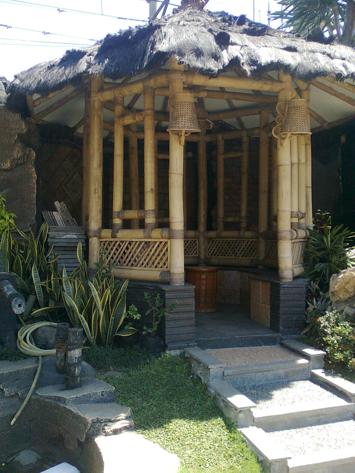 SAUNG | SAUNG BAMBU | SAUNG KAYU KELAPA | TUKANG SAUNG | LOVE GREEN
