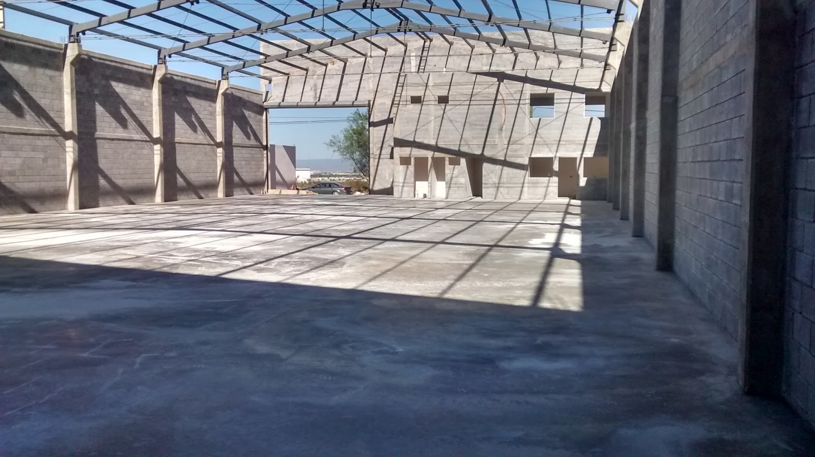 PISOS EN BODEGA ESCOBEDO