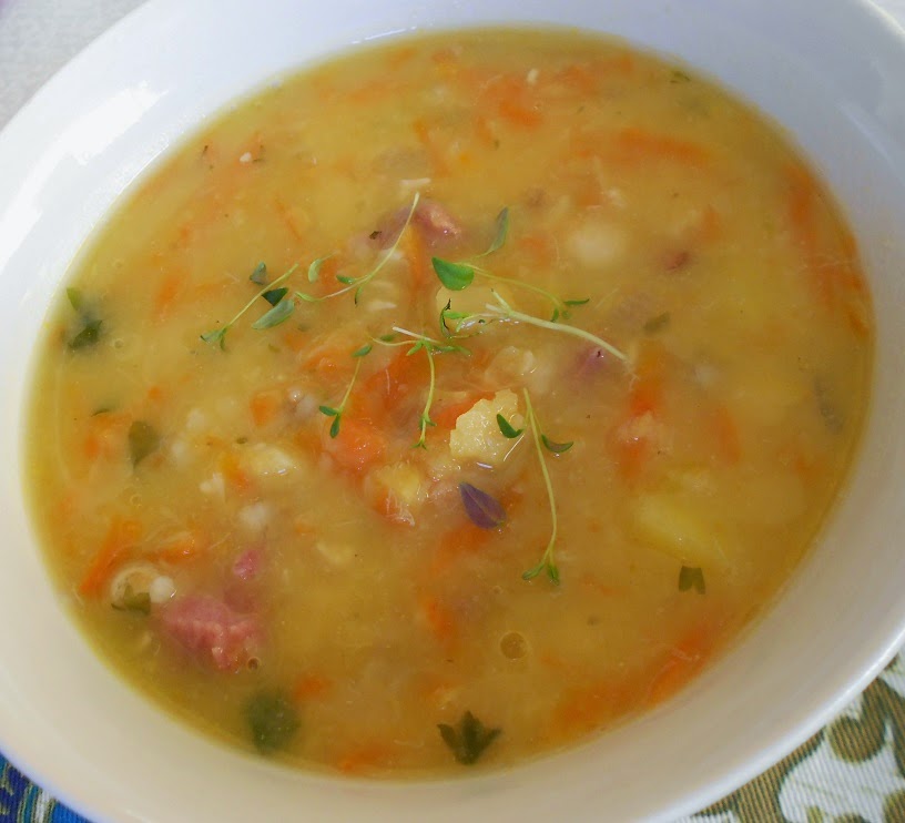 Two baked potatoes and a pair of socks: Hernesupp suitsulihaga