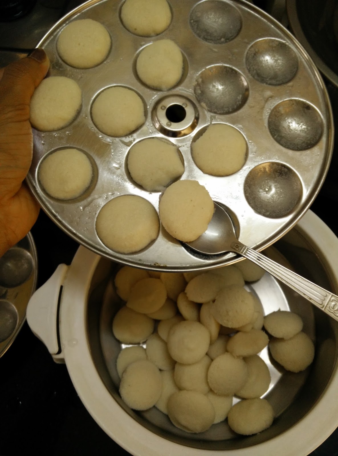 Welcome to Prameela's Kitchen: Mini Idli/Bullet Idli/Button Idli