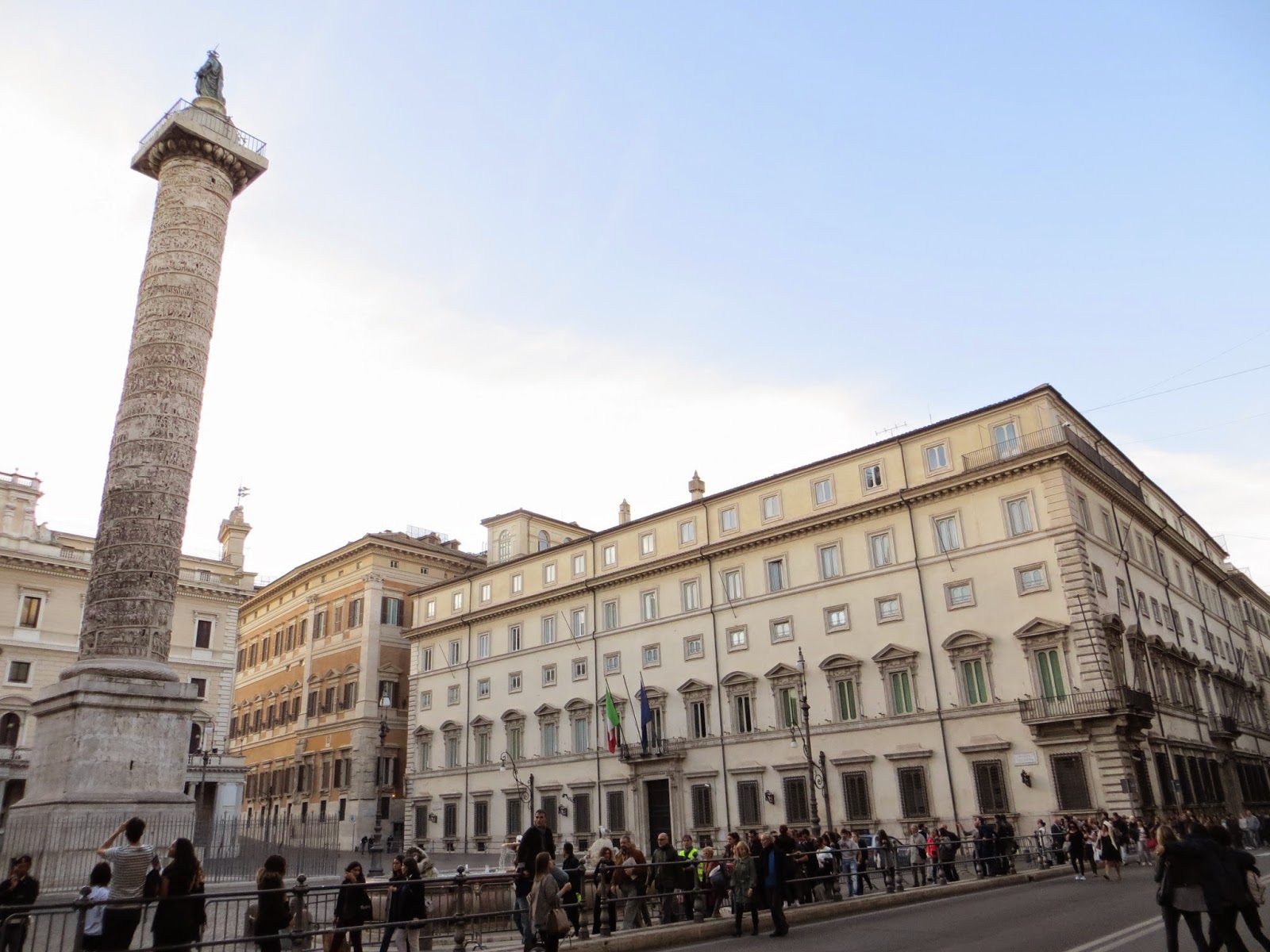 Reportage On Way: Piazza Colonna - Roma Capitale