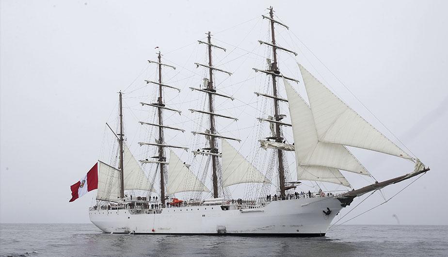 Defensa y Armas: El 'Unión' ya navega por aguas del Pacífico