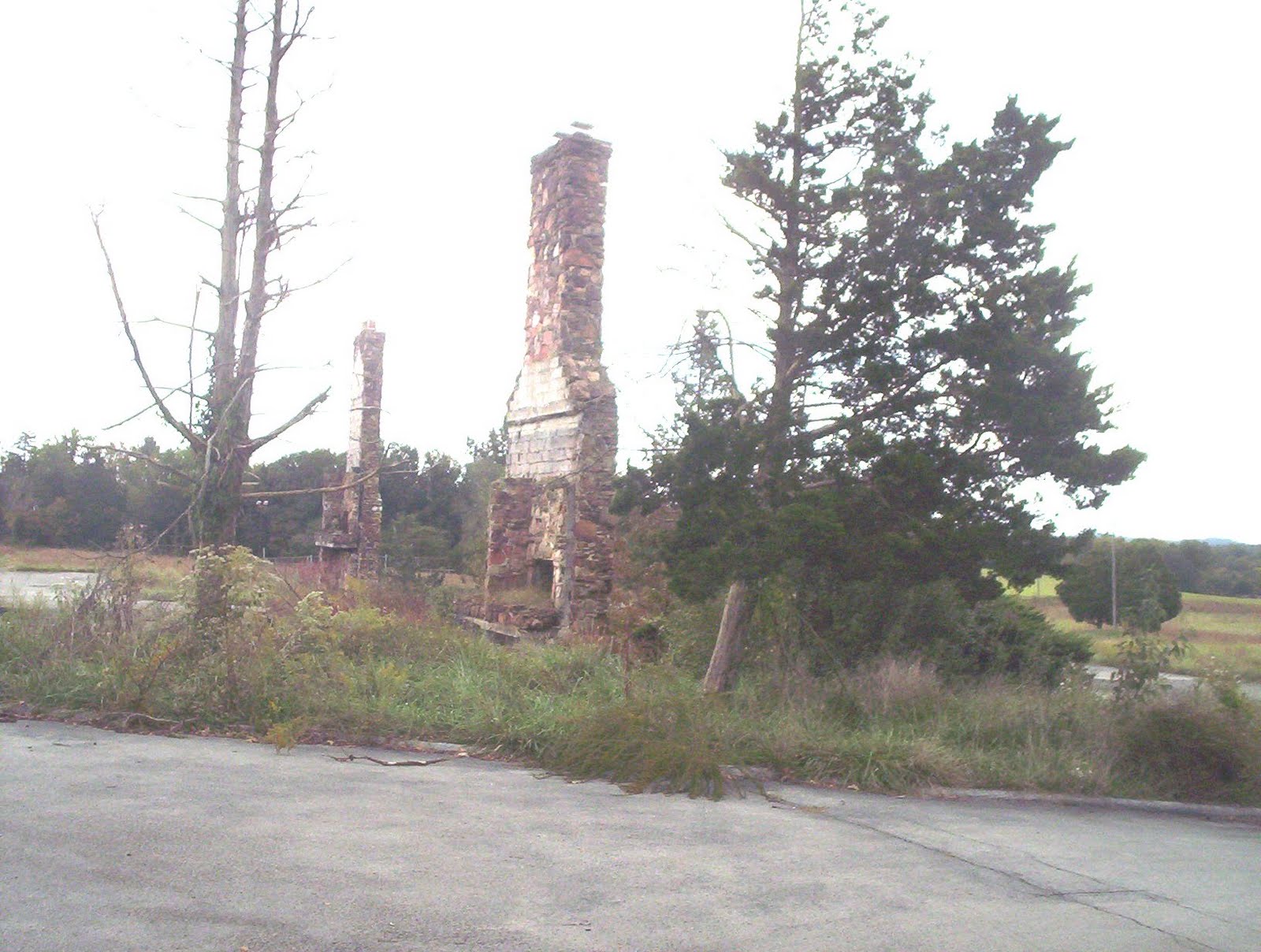 KENTUCKY-PICTURES-AMERICA: BURN-OUT REMAINS OF THE EVERLYS LAKE MALONE ...