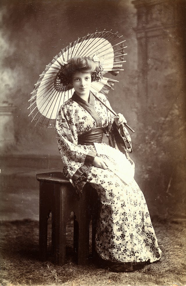 35 Vintage Photos of Foreigner Women Posing in Kimono Dress From the ...
