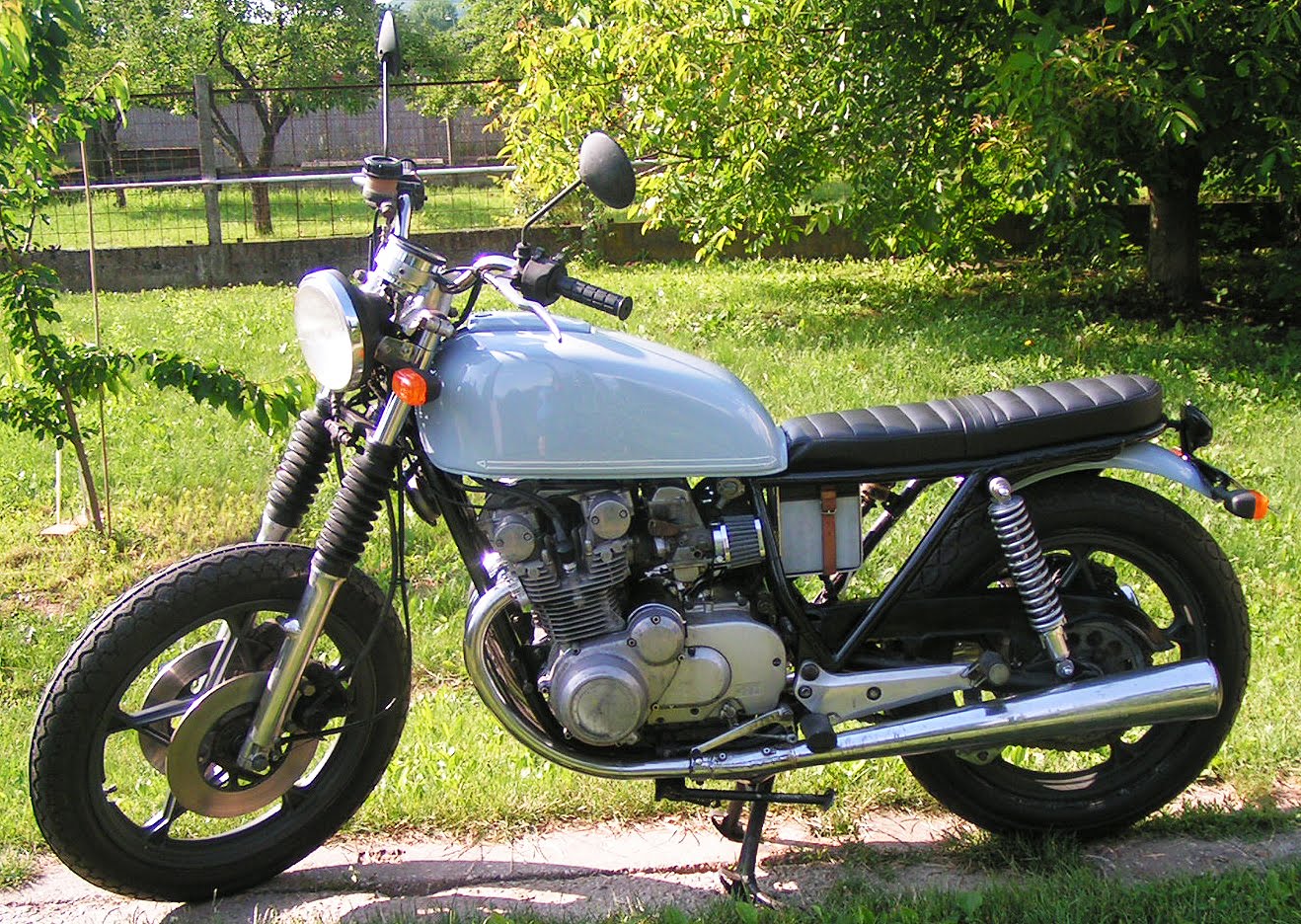 STRANGER BLOG: SUZUKI GS 550 PROJECT. MY BIKE IS READY TO ROLL FINALLY!