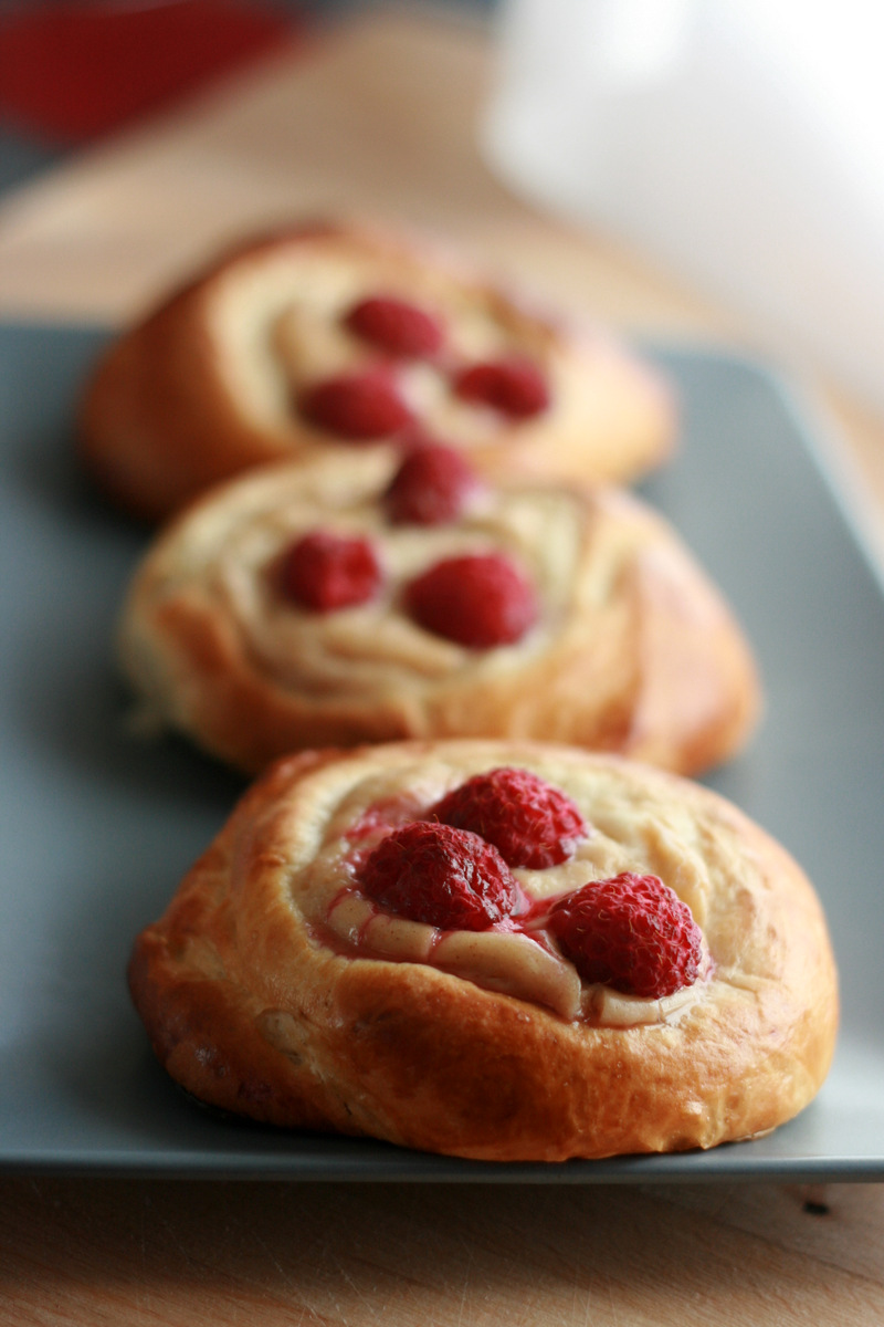 Food, unplugged: Soft raspberry buns