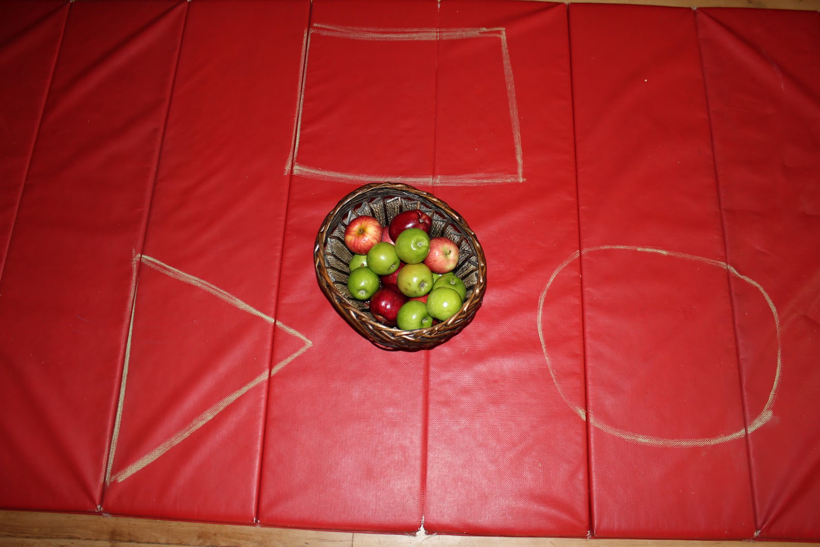 Apple Sorting & Graphing - Teaching Mama