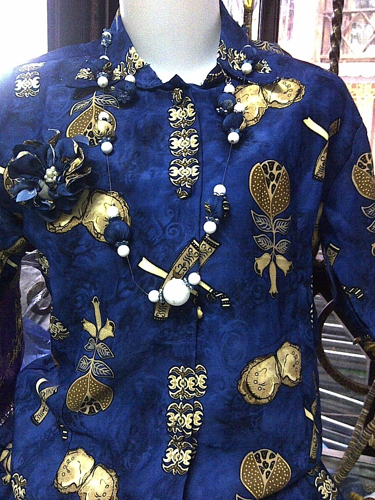 batik ambon: kalung batik