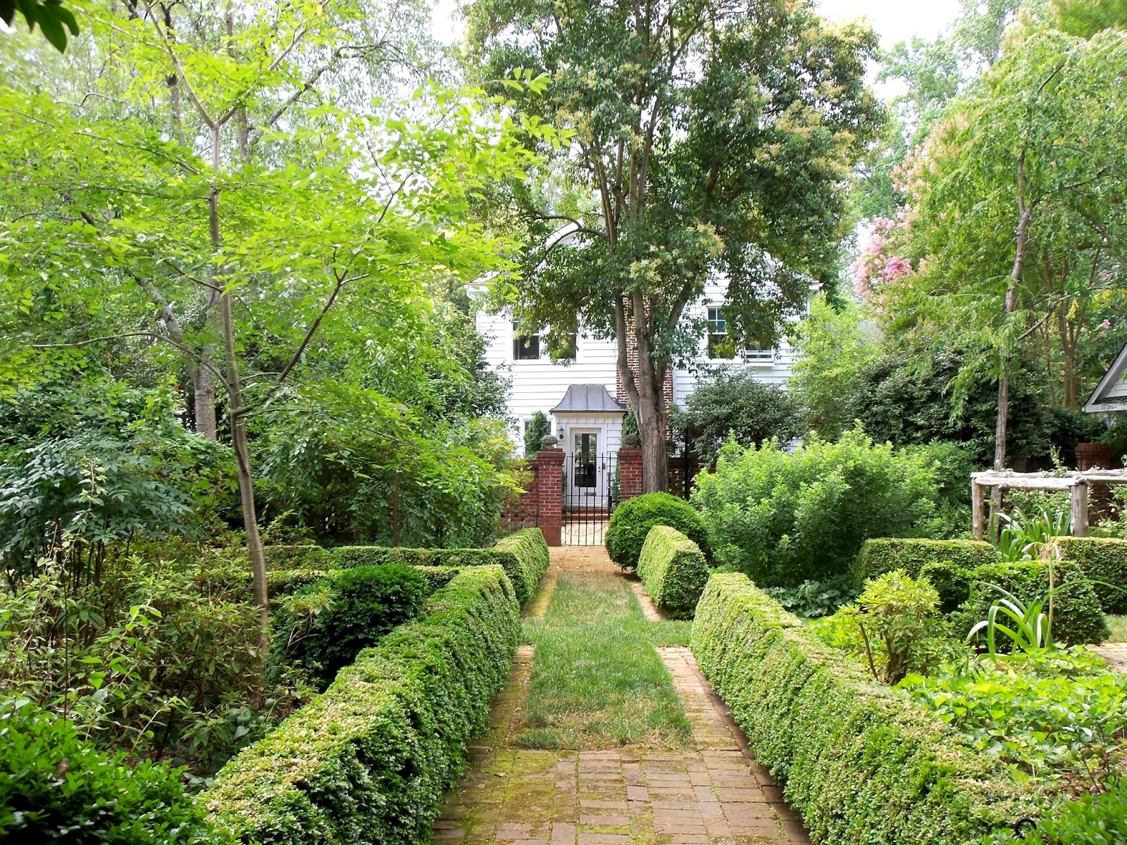 Kiki Nakita: Wing Haven Gardens