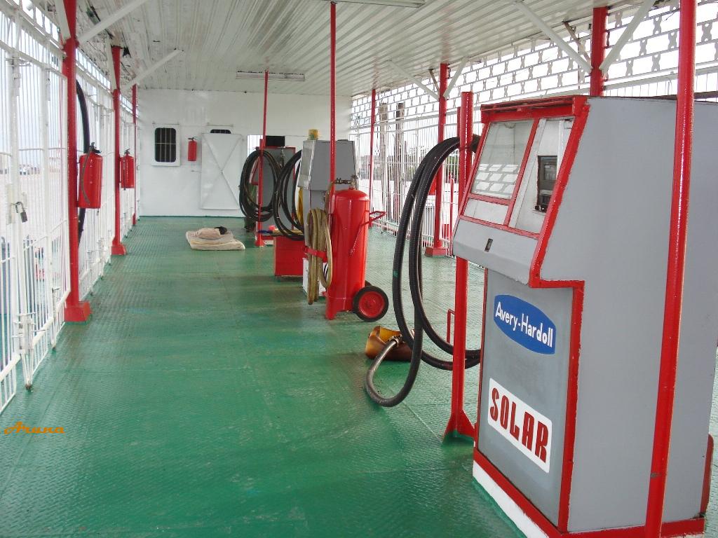 Sang Aruna: Floating Bunker = Pom Bensin Terapung