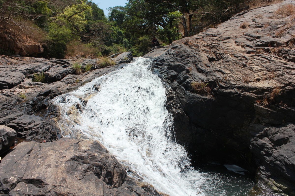 Journeys across Karnataka: Talewadi: cascade in Mahadeyi river
