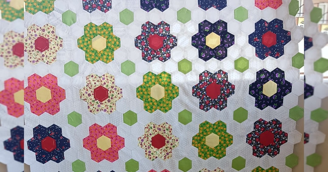 hexagon flower quilt tutorial | All about patchwork and quilting