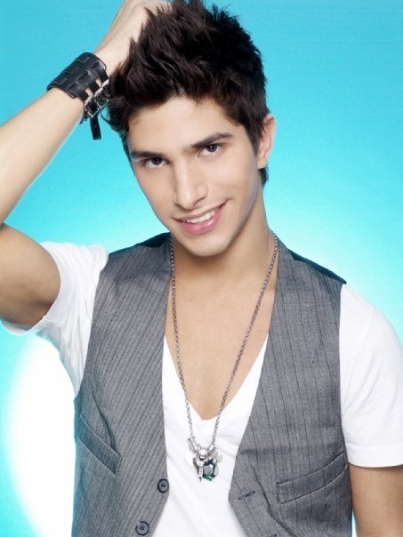 LOS INDOMABLES: Luis Rivas