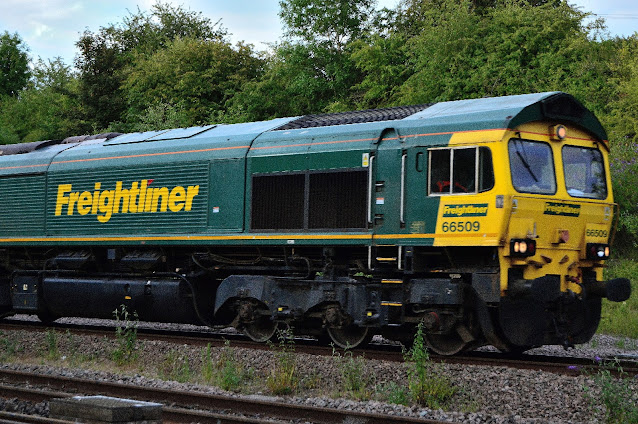 'Along These Tracks' Train Photos Site : Freightliner Diesel Locomotive ...