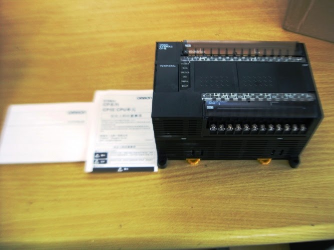 TRAINER PLC OMRON 40 I/O TRAINER PLC OMRON 40 I/O
