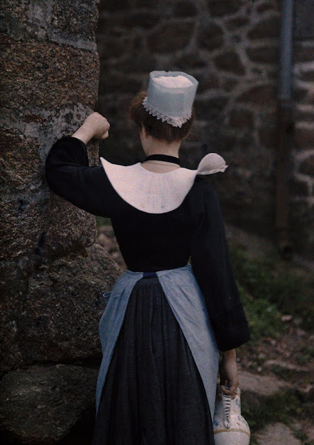 Stunning Autochrome Photos of Women Posing in Their Traditional ...